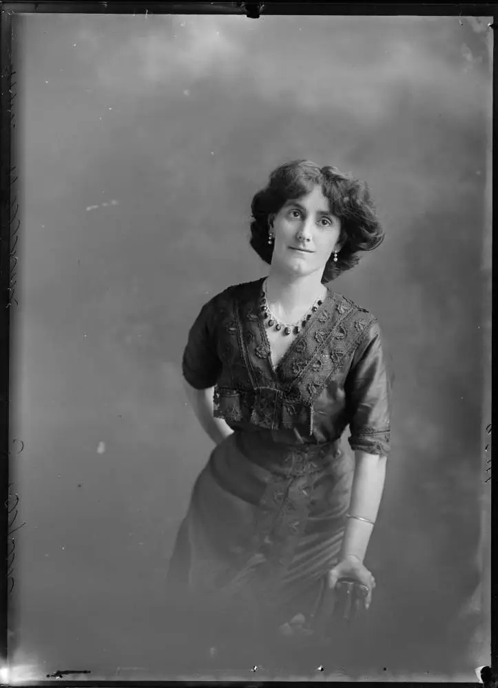 Miss Williams | Record | DigitalNZ