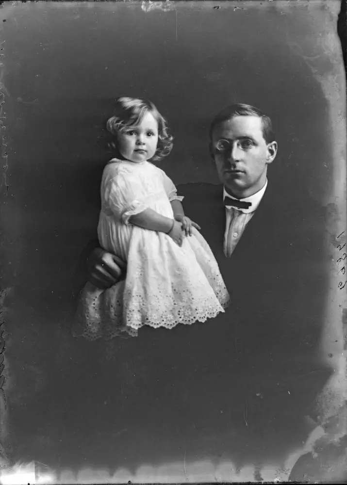 Mr Robinson or Robertson with child | Record | DigitalNZ