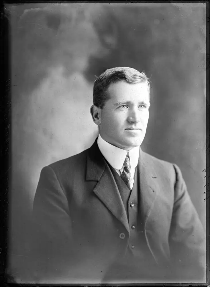 Mr McLean, 1911 | Record | DigitalNZ