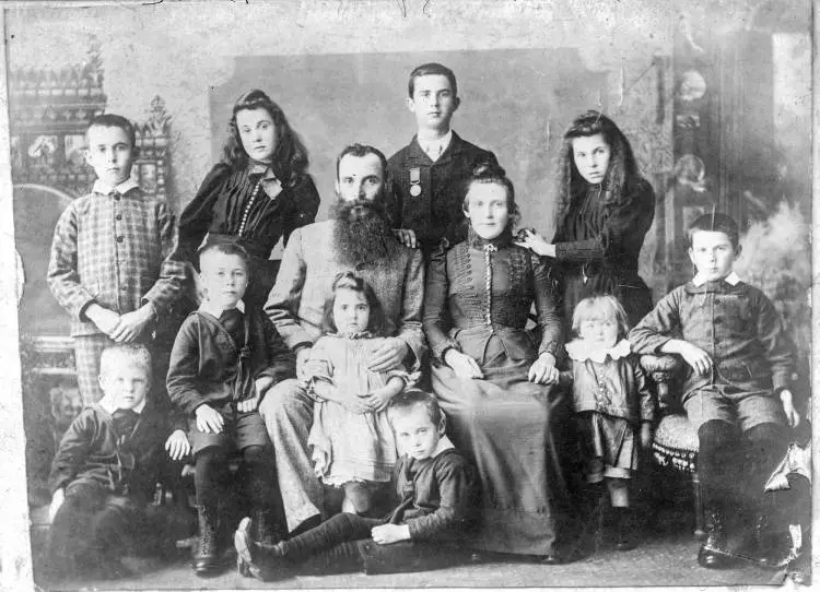 Bullen family, 1892 | Record | DigitalNZ