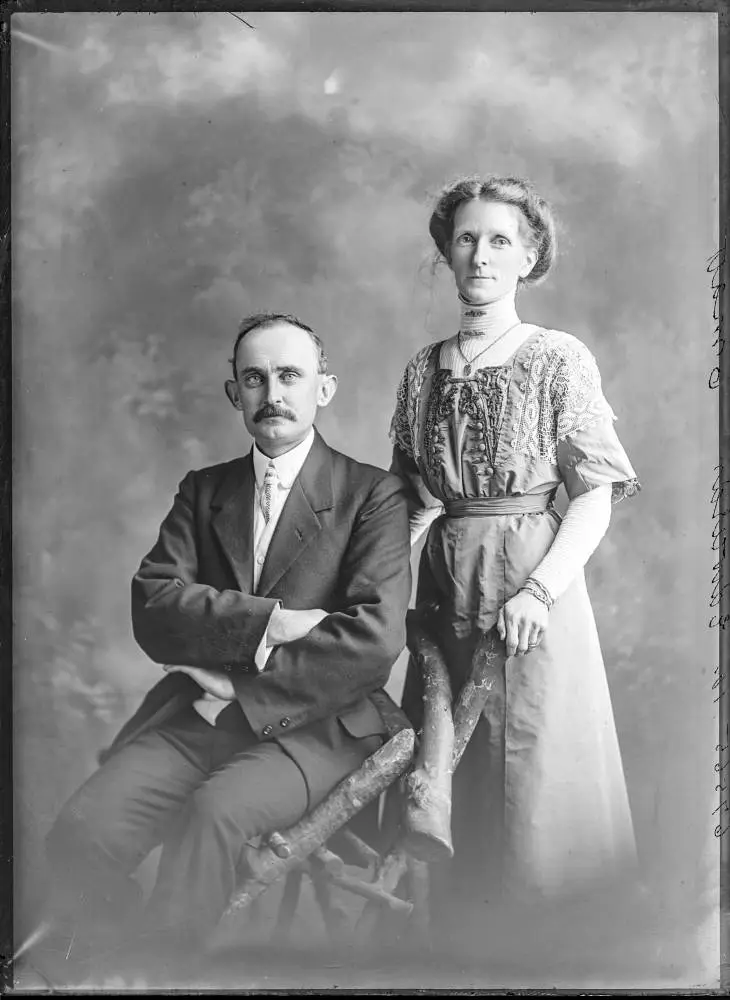 Mr and Mrs Edwards, 1911 | Record | DigitalNZ
