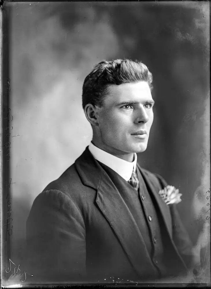 Mr Hogan, 1911 | Record | DigitalNZ