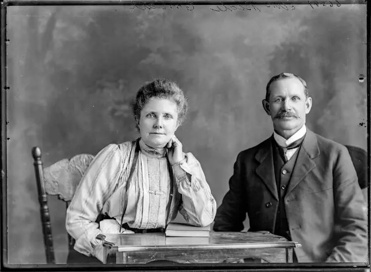 Mr and Mrs Beale, 1911 | Record | DigitalNZ