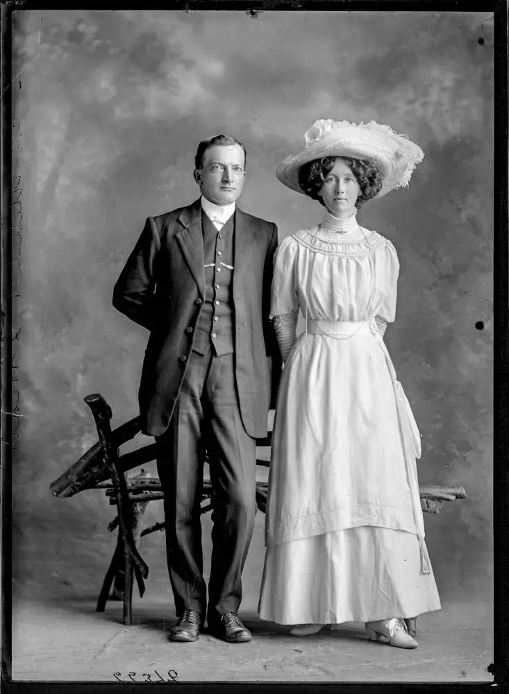 Mr and Mrs Meredith, 1911 | Record | DigitalNZ