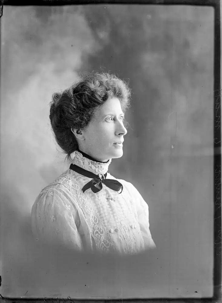 Mrs Prentice, 1911 | Record | DigitalNZ