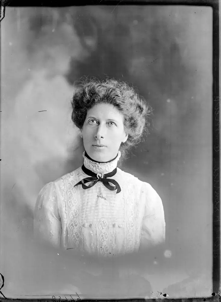 Mrs Prentice, 1911 | Record | DigitalNZ