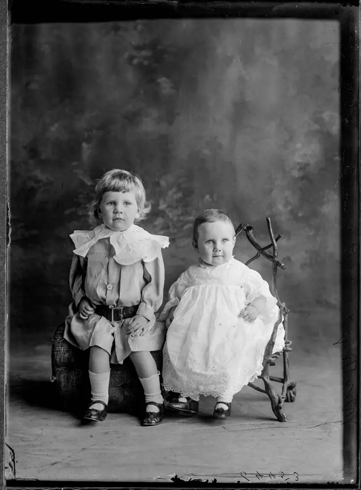 Dyer children, 1911 | Record | DigitalNZ