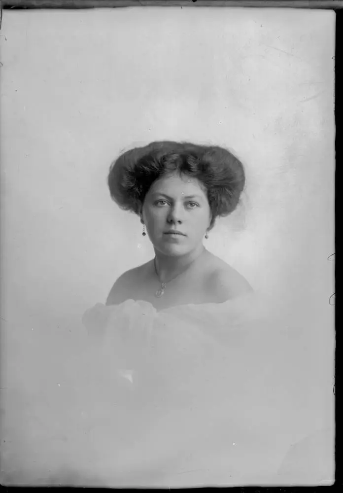 Miss Yates, 1911 | Record | DigitalNZ