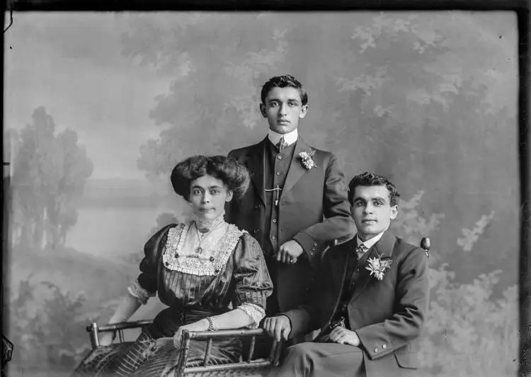 Andrews group, 1911 | Record | DigitalNZ