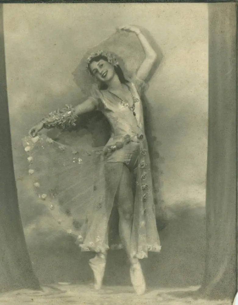 Ballet dancer | Record | DigitalNZ