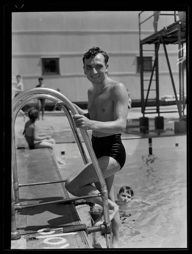 British Empire Games, diver Peter Heatly, Newmarket Olympic Pool, 1950 ...