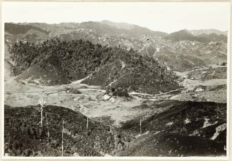 Moumoukai Valley, Hunua, 1937 | Record | DigitalNZ