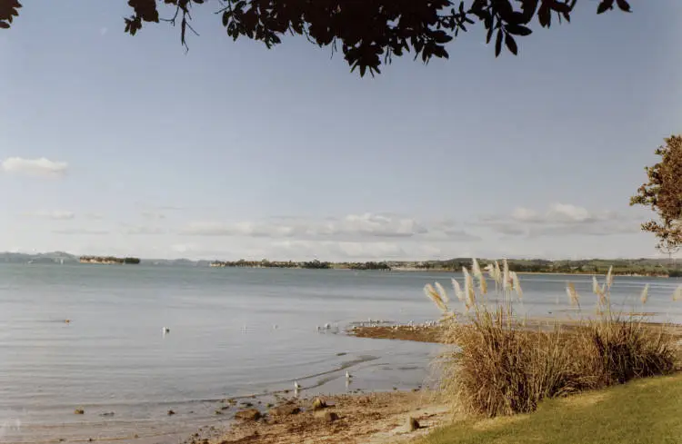 Howick Beach, 1980s. | Record | DigitalNZ
