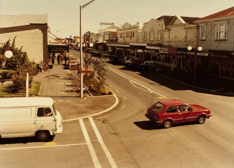 King Street, Pukekohe, 1983. | Record | DigitalNZ