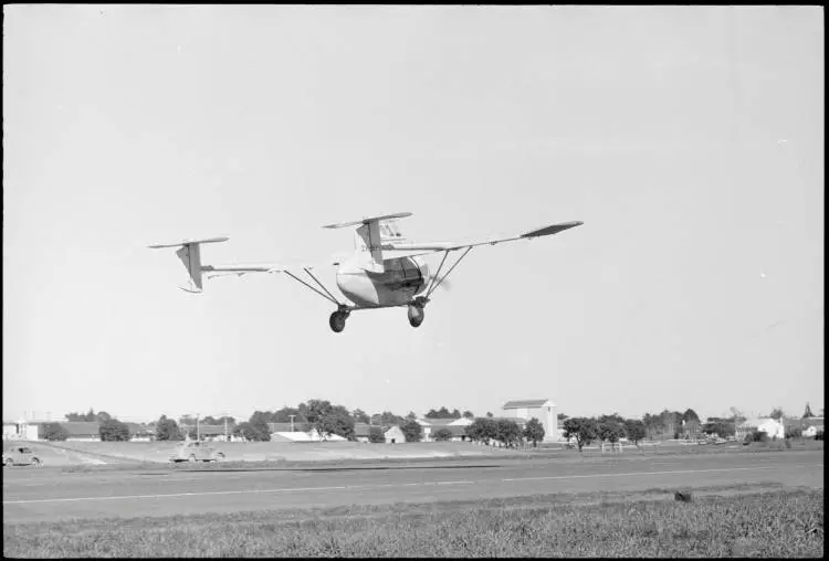 Test flight of the topdressing Bennett P-11 Airtruck, 1960 | Record ...