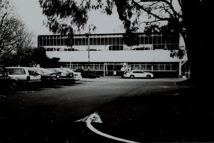 Former library building, Howick, 2001. | Record | DigitalNZ