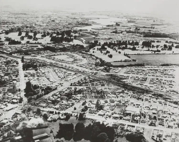 Aerial view of Papatoetoe, 1960s | Record | DigitalNZ