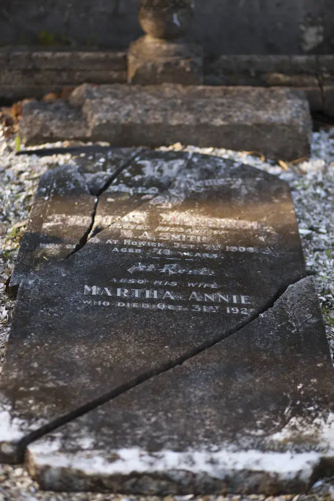 Headstone, Howick, 2013 | Record | DigitalNZ