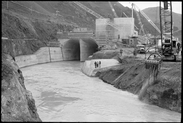 Benmore Dam Hydro Station construction, 1960 | Record | DigitalNZ