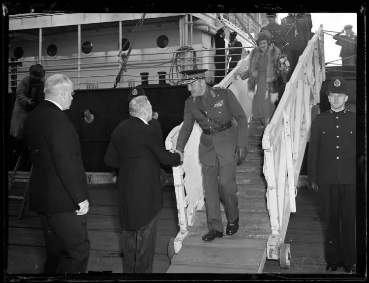 Arrival of Lord and Lady Freyberg, Pipitea Wharf, 1946 | Record | DigitalNZ