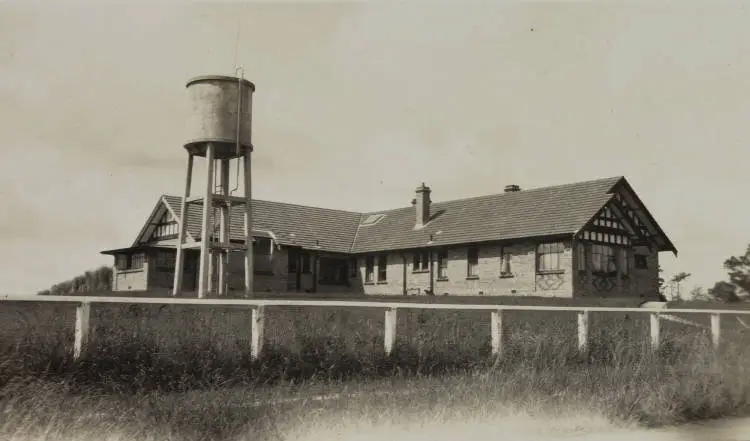 Franklin Memorial Hospital, Waiuku, 1923. | Record | DigitalNZ
