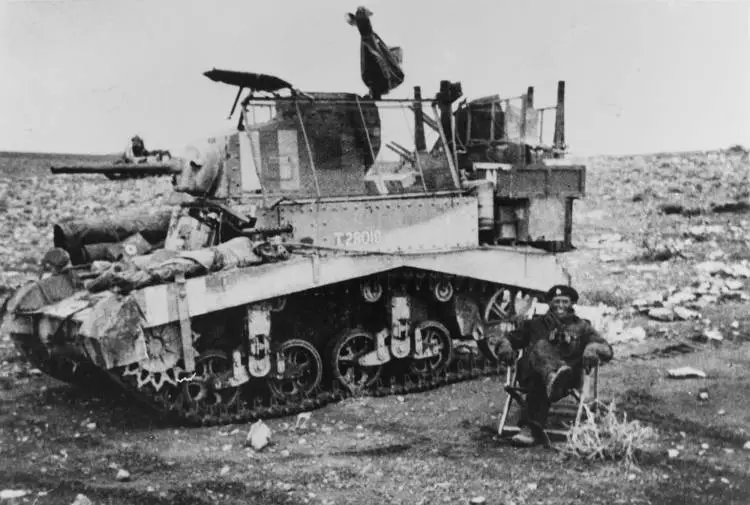 Jack Reeves and tank, Libya, 1942 | Record | DigitalNZ