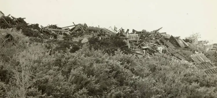 Harania Creek dumping, Māngere, 1967 | Record | DigitalNZ