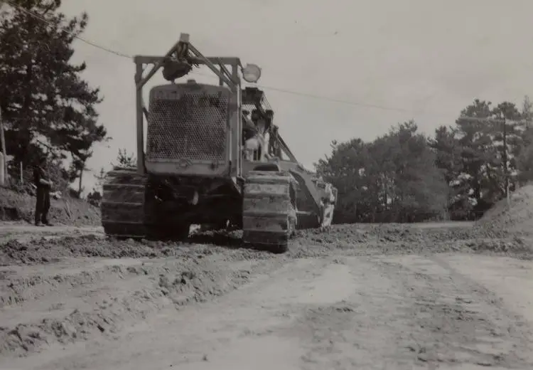 Road works, Karaka, 1939 | Record | DigitalNZ
