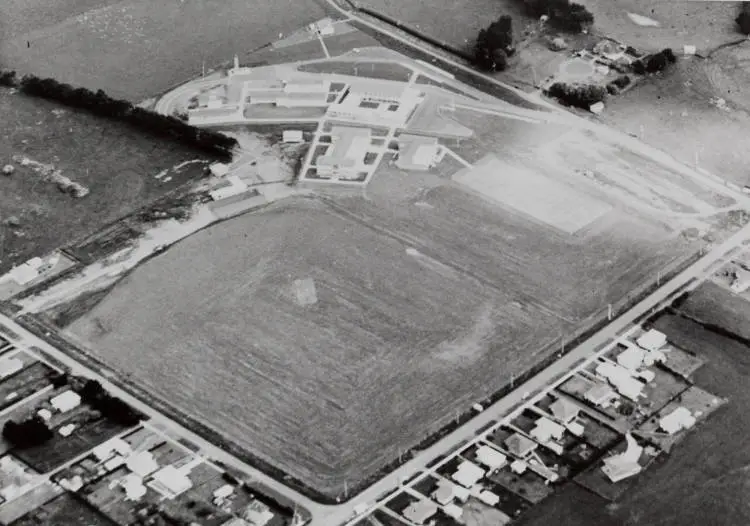Aerial view of Aorere College, Papatoetoe, 1964 | Record | DigitalNZ