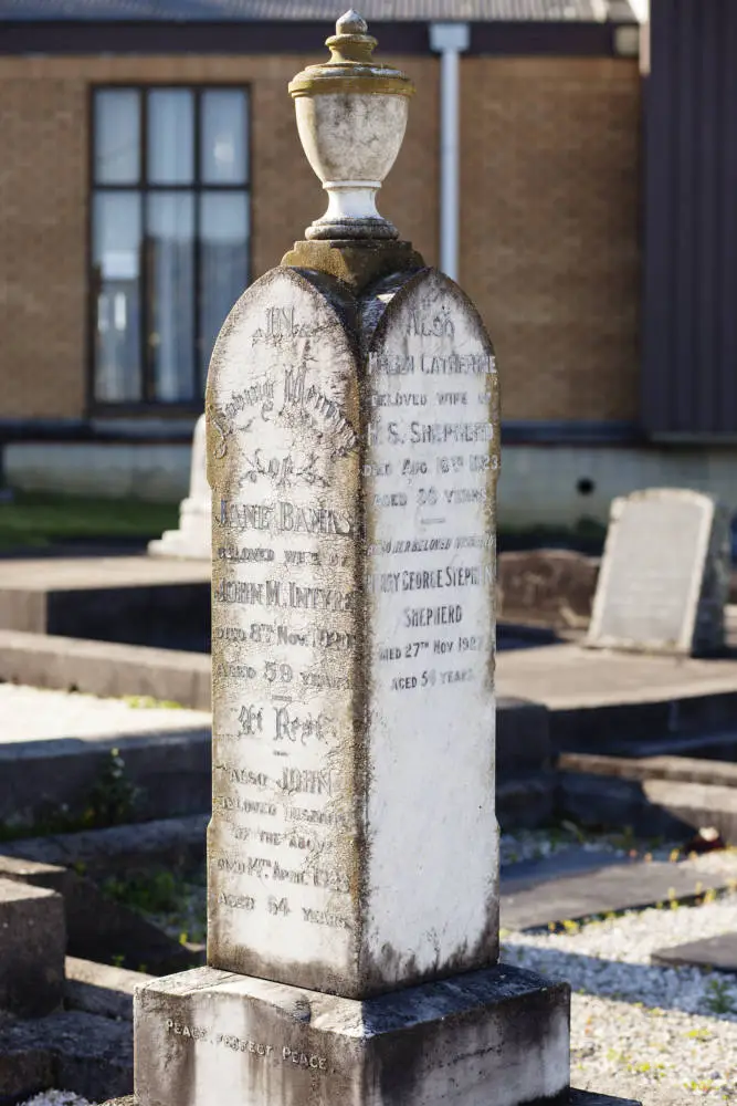 Headstone, Howick, 2013 | Record | DigitalNZ
