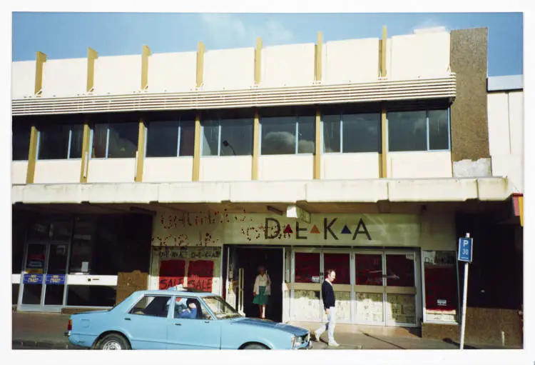 Deka store, Ōtāhuhu, 1995 | Record | DigitalNZ