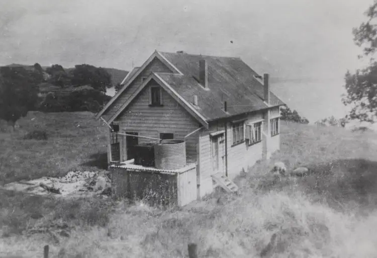 Duthie house, Orere Point, ca 1948. | Record | DigitalNZ