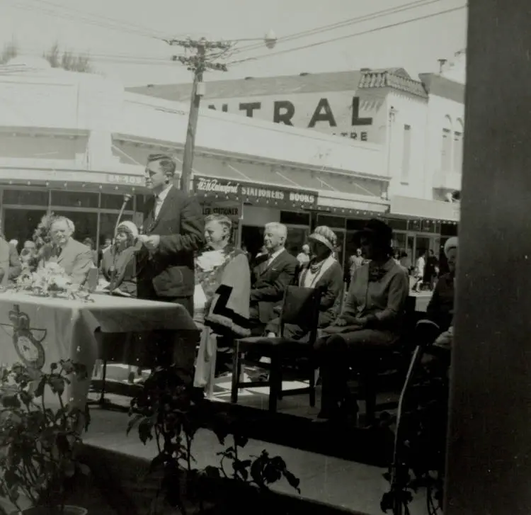 Opening the new Papatoetoe Post Office, 1966 | Record | DigitalNZ