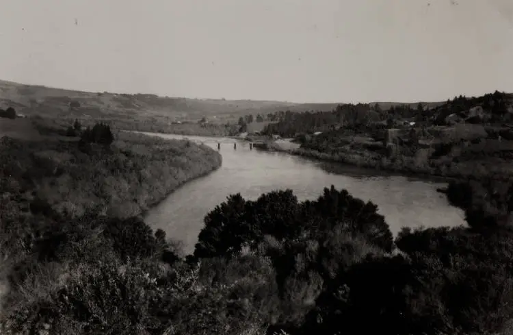 Waikato River, near Tuakau, 1953 | Record | DigitalNZ