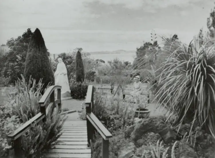 Bridge of Remembrance, Garden of Memories, Howick, 1954. | Record ...