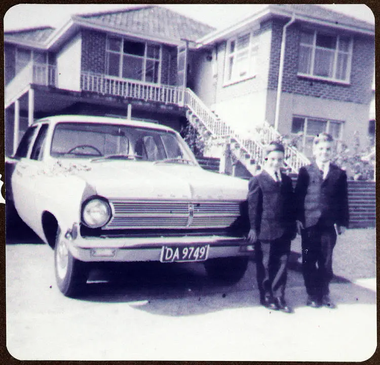 Nick and Marie Ravlich's car outside family home. | Record | DigitalNZ