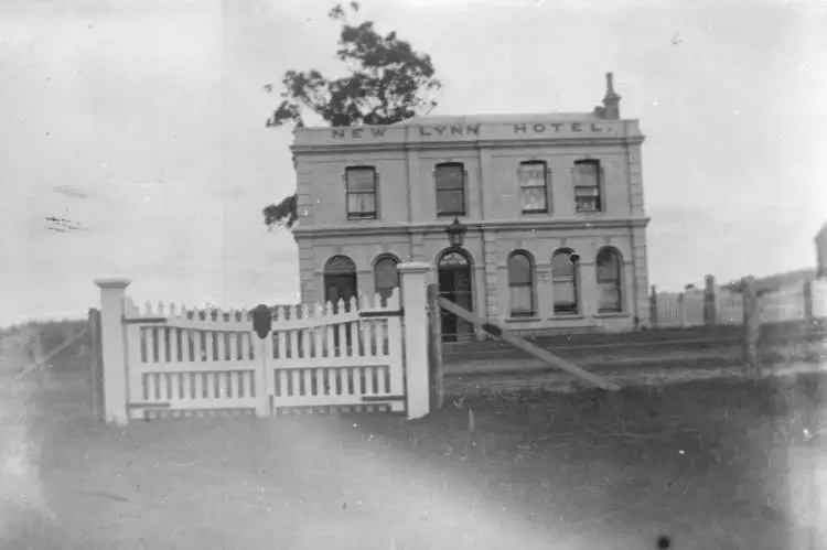 New Lynn Hotel. | Record | DigitalNZ
