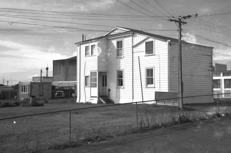 House by Delta Theatre, New Lynn, back view. | Record | DigitalNZ
