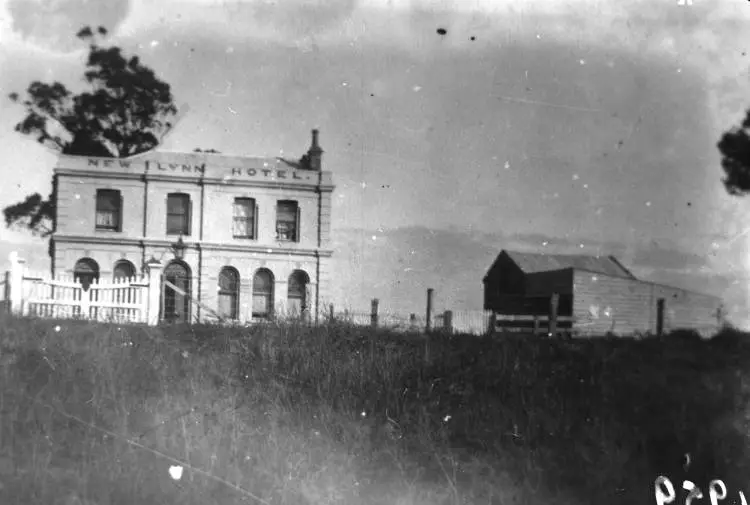 New Lynn Hotel and stables. | Record | DigitalNZ
