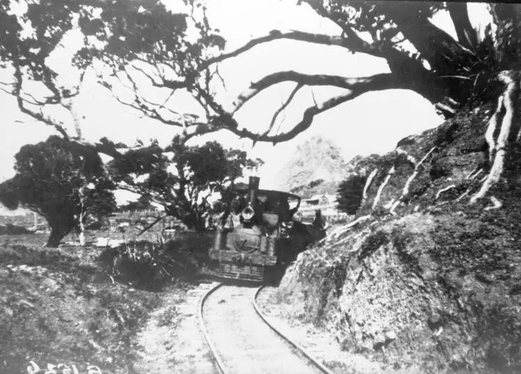 Engine on the Piha Tramway. | Record | DigitalNZ