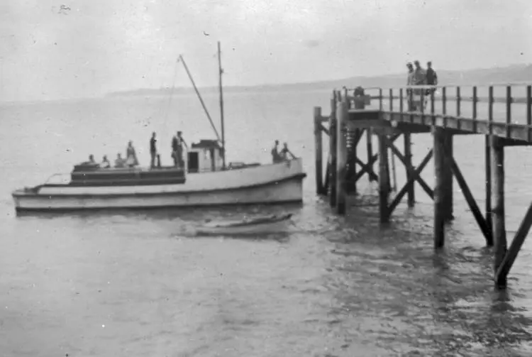 Little Huia Wharf, Manukau Harbour. | Record | DigitalNZ