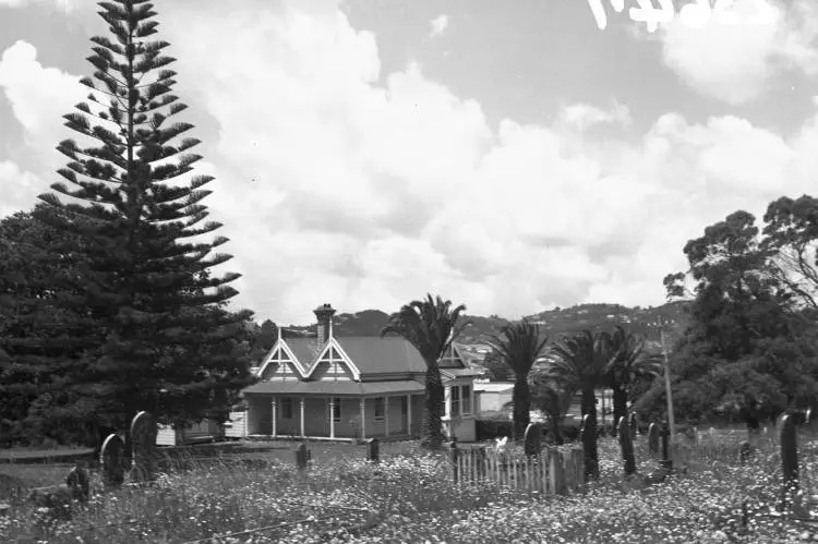 Sexton's house, Waikumete Cemetery. | Record | DigitalNZ