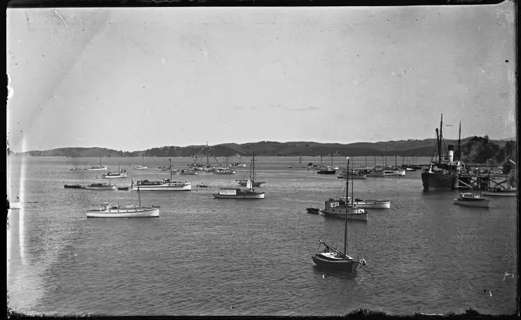 Cowes Bay [Pikau Bay], Waiheke Island by Victoria - DigitalNZ