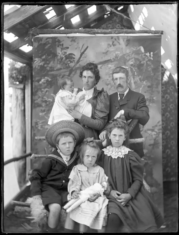 The Carse family of Kaiaka, near Kaitaia | Record | DigitalNZ