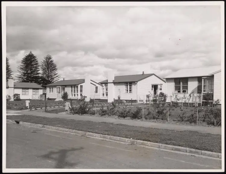 State houses, Maybury Street, Point England, 1960 | Record | DigitalNZ