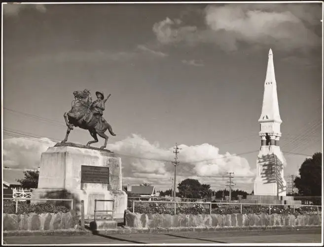 Ōtāhuhu war memorial and Nixon monument, ca 1947 | Record | DigitalNZ
