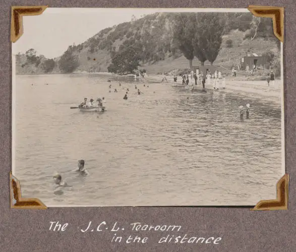 John Court Limited picnic, 1922 | Record | DigitalNZ