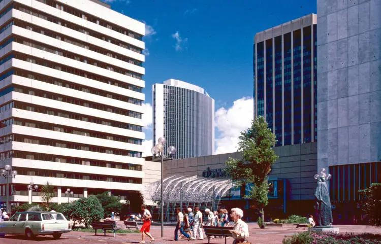 QE2 Square, 1982 | Record | DigitalNZ