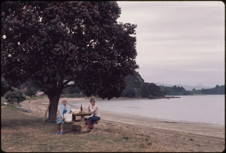 Oamaru Bay, 1975 | Record | DigitalNZ