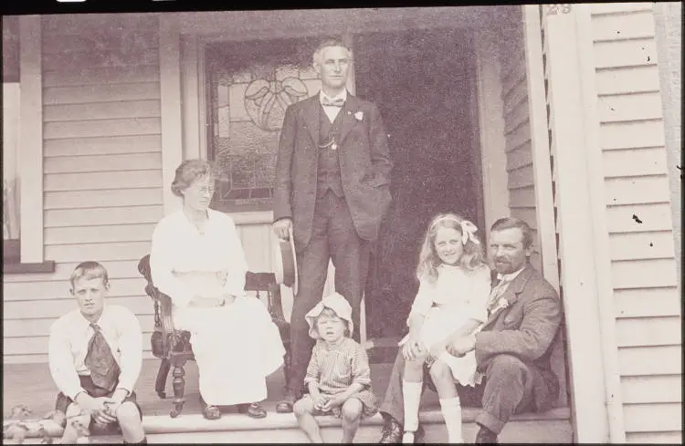 Collins Family | Record | DigitalNZ